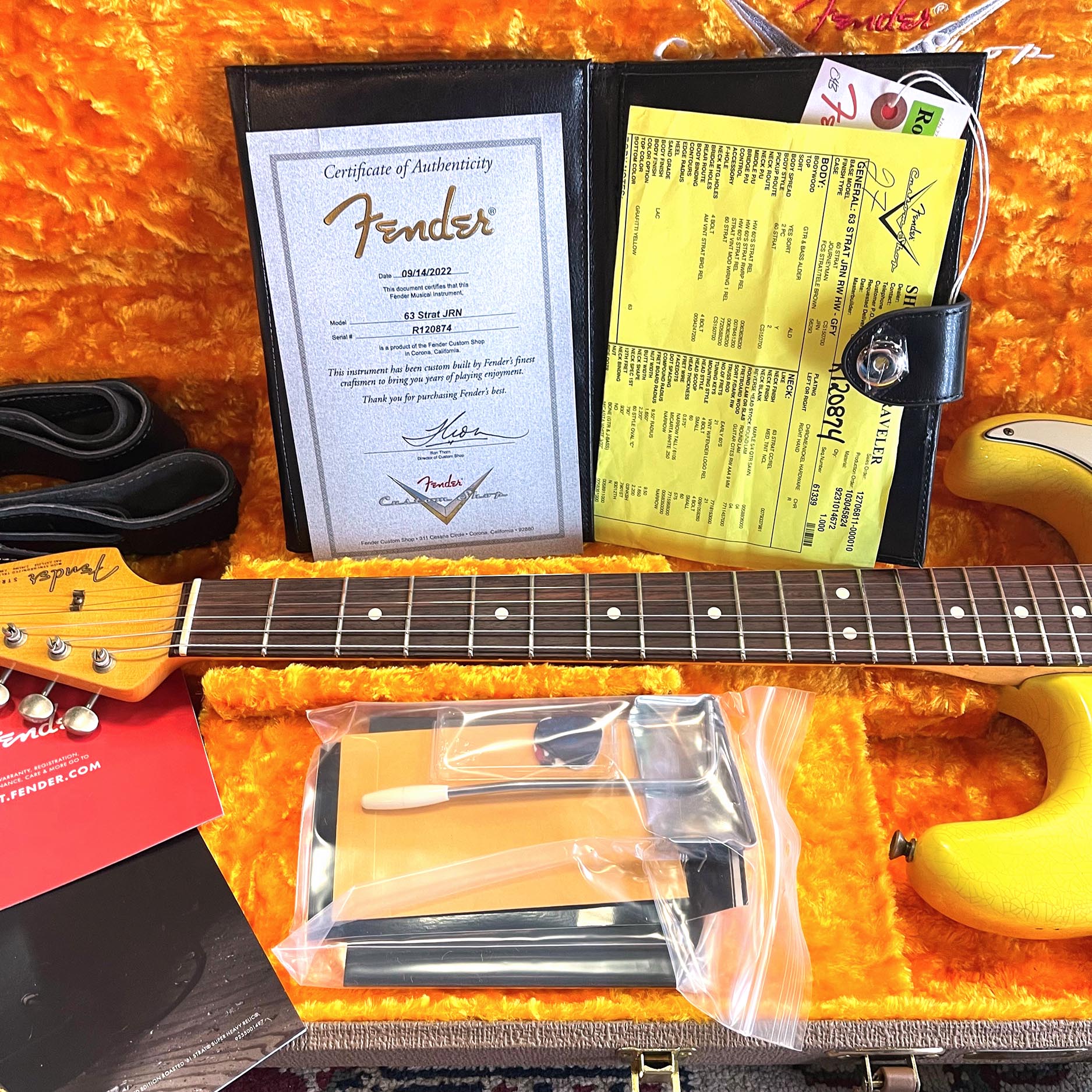 Fender Custom Shop 1963 Stratocaster Journeyman Relic - Graffiti Yello ...