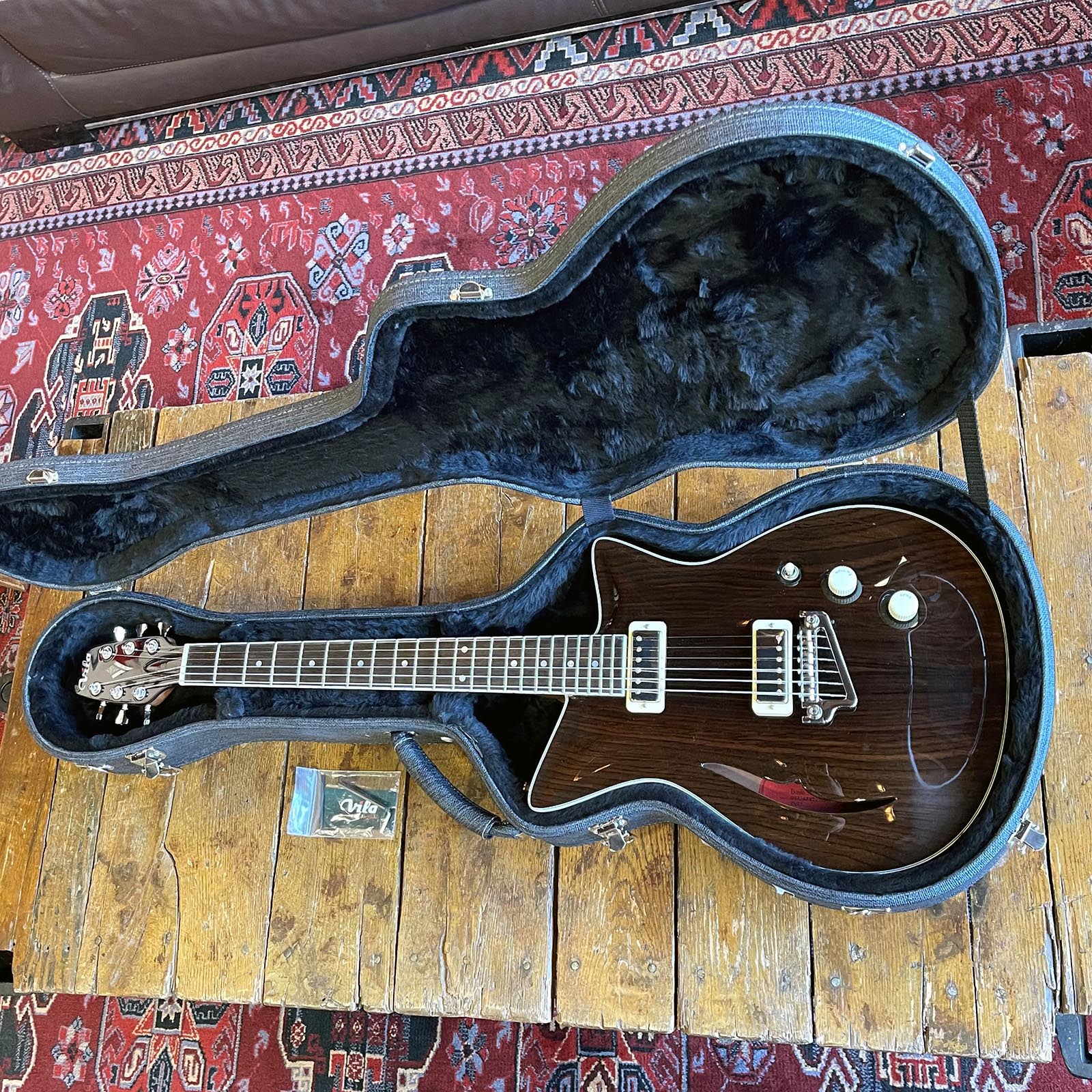 Vila Custom Guitars and Basses Telmo Vintage White Custom Hand-Made | Make'n Music